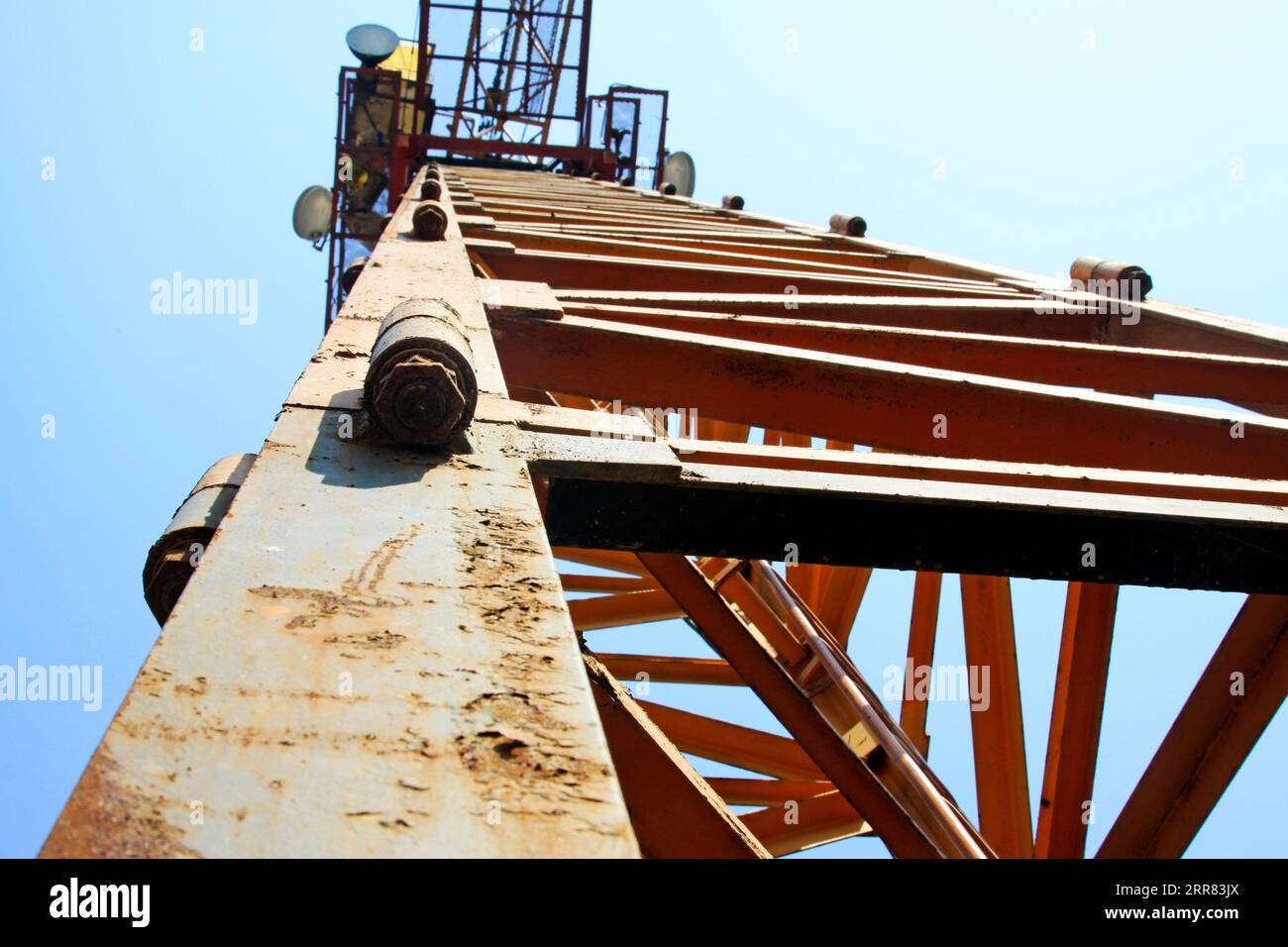 Tower crane stent upward view, in the construction site Stock Photo - Alamy