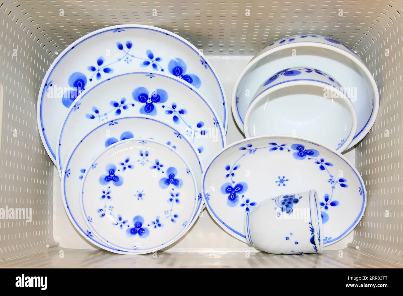 China plate still life hi-res stock photography and images - Alamy