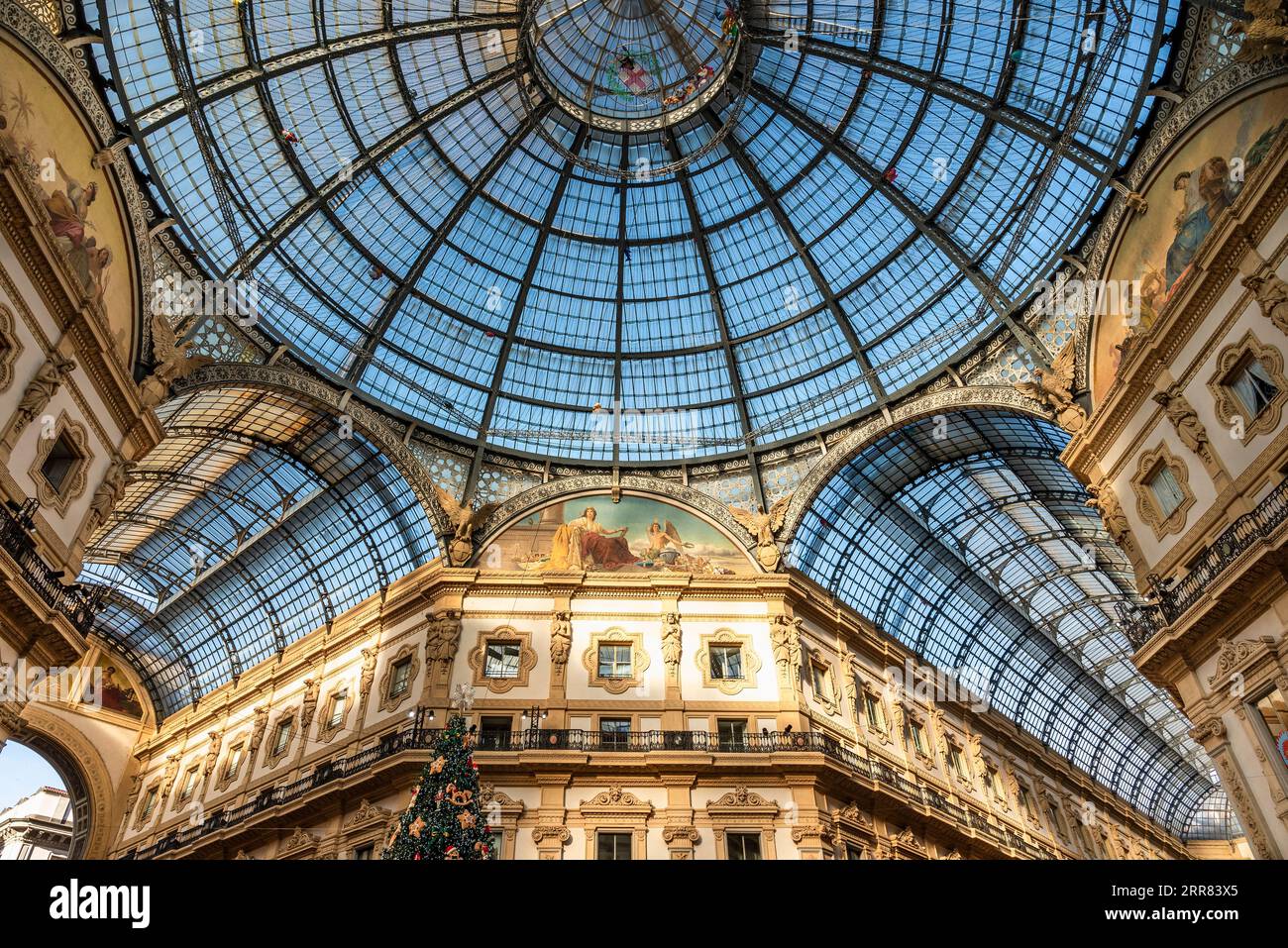 Milan, Italy - 5th Jan 2023: The dome at the center of Vittorio ...