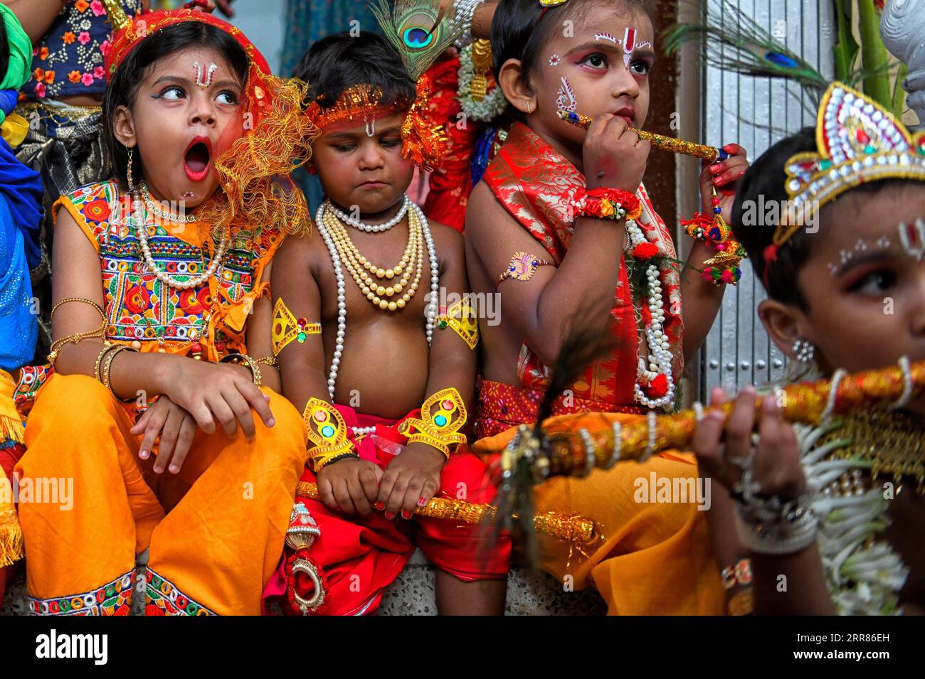 Krishna pose hi-res stock photography and images - Alamy