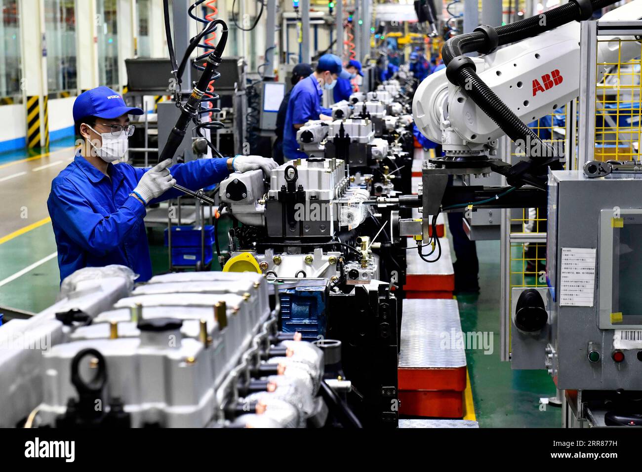Assembly line workers speed hi-res stock photography and images - Alamy
