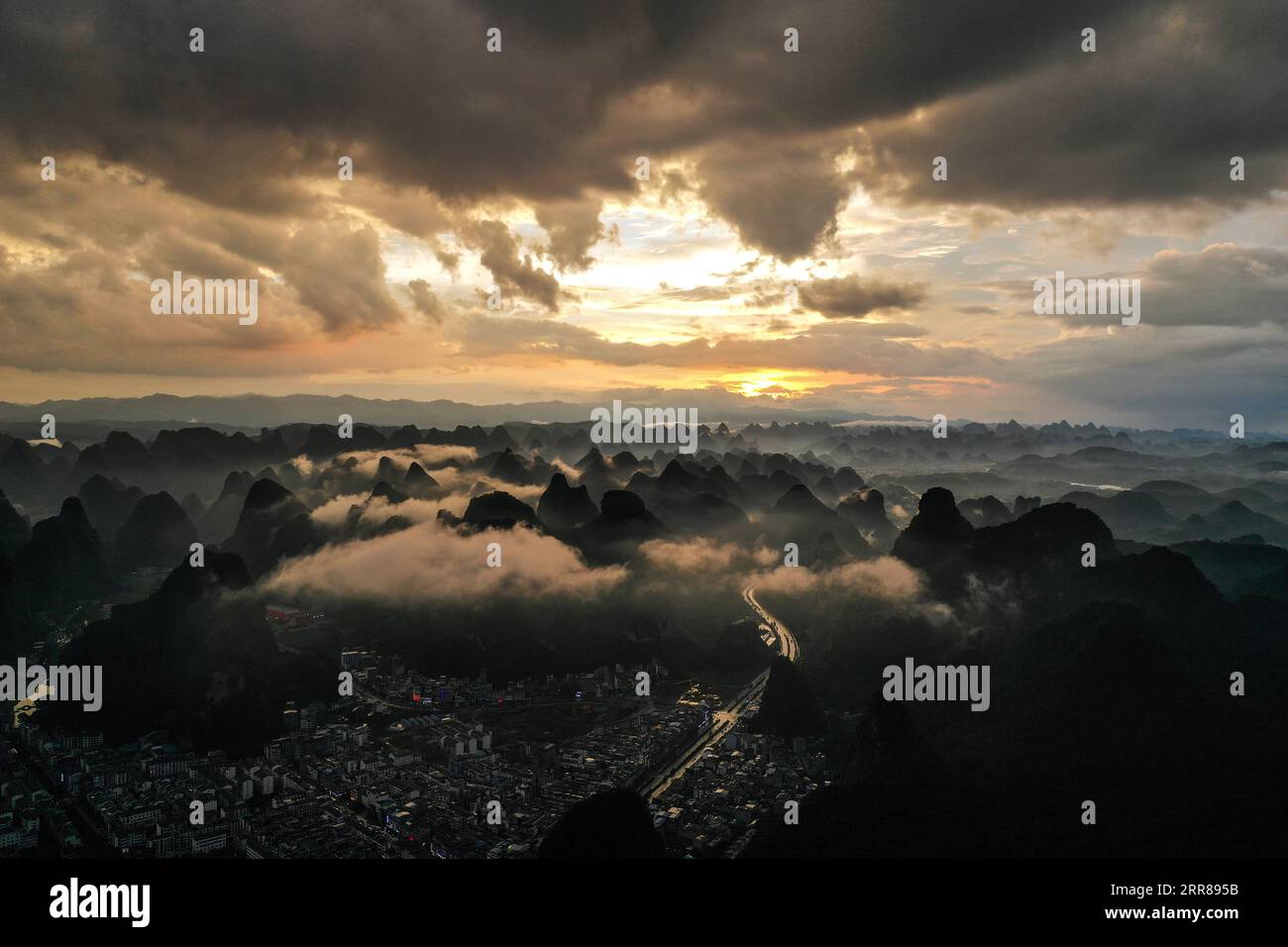 210425 -- GUILIN, April 25, 2021 -- Aerial photo taken on July 4, 2020 ...