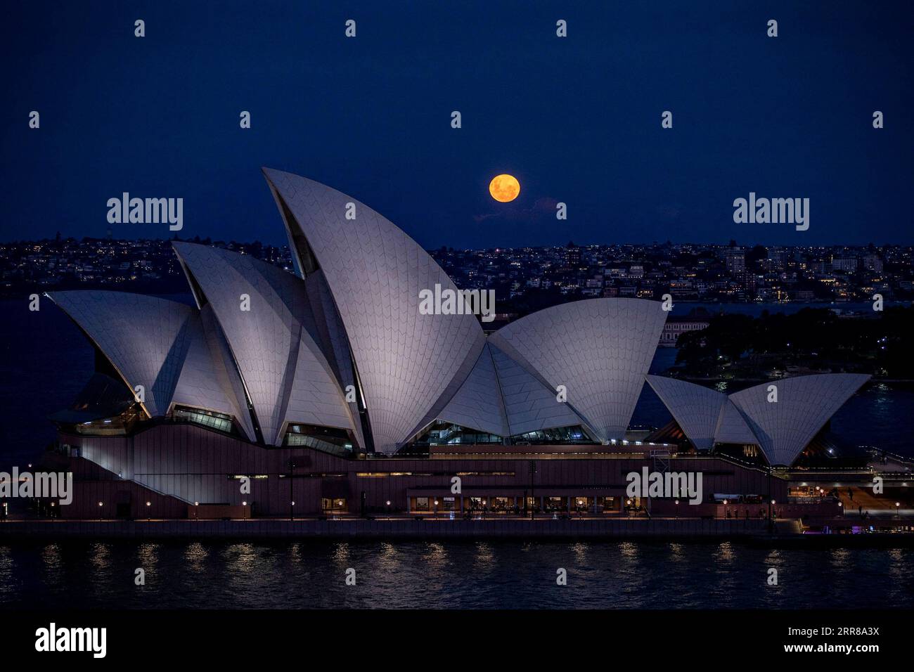 News Bilder des Tages 210427 -- SYDNEY, April 27, 2021 -- Photo taken ...
