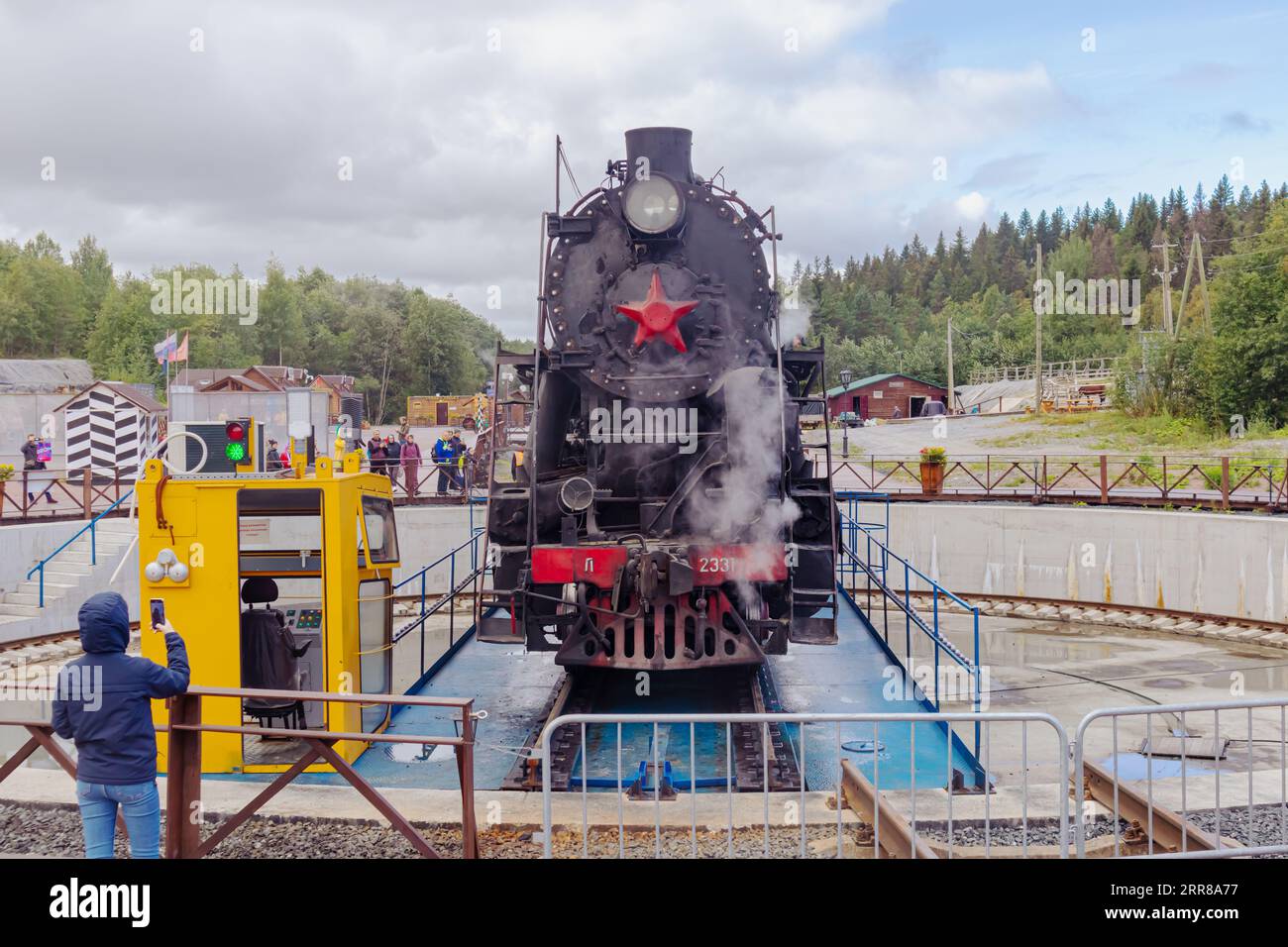 The retro locomotive turns around on a special platform. Ruskeala ...