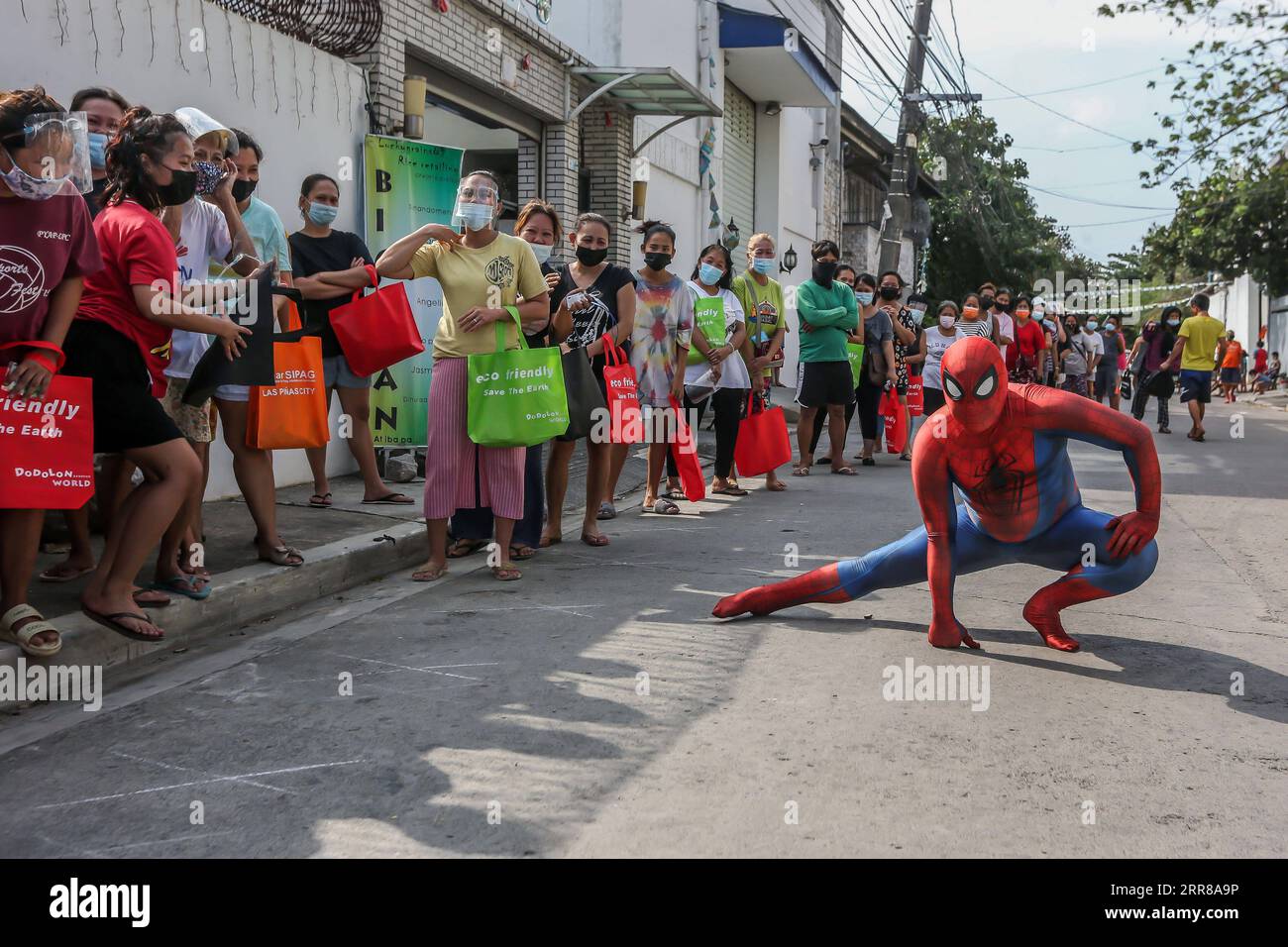 Spider man lining hi-res stock photography and images - Alamy