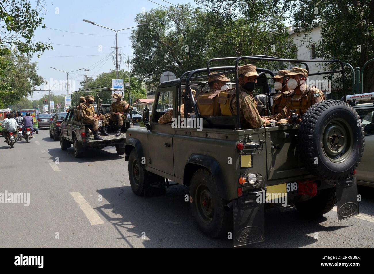 Pakistani army patrol hi-res stock photography and images - Alamy