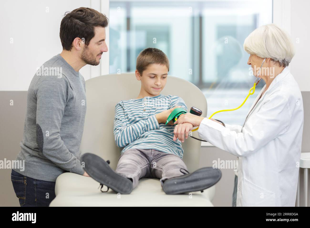 pediatrician with little boy checking blood pressure Stock Photo - Alamy