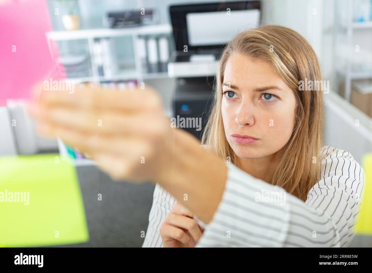 Posting notes hi-res stock photography and images - Alamy