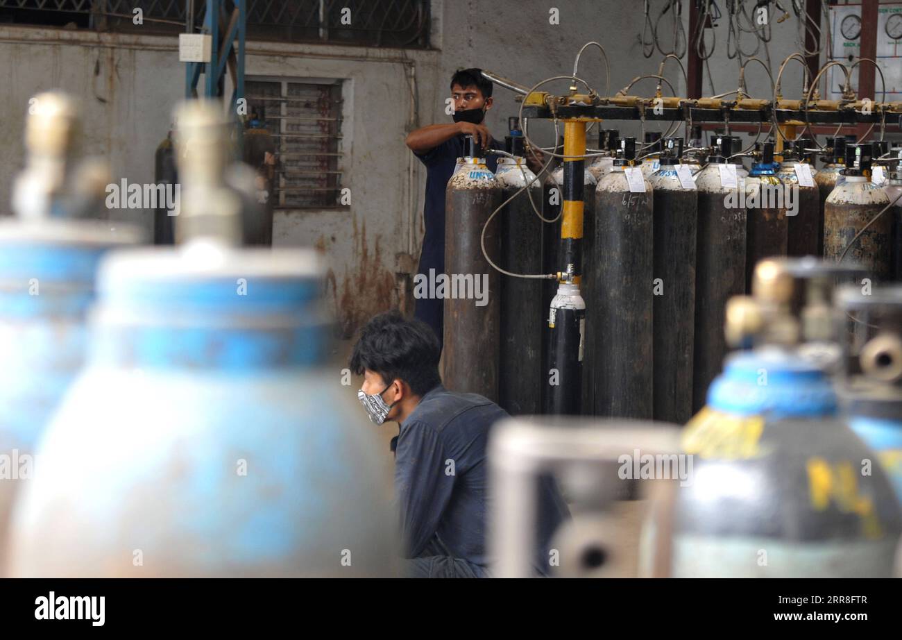 Oxygen cylinder refilling hi-res stock photography and images - Alamy