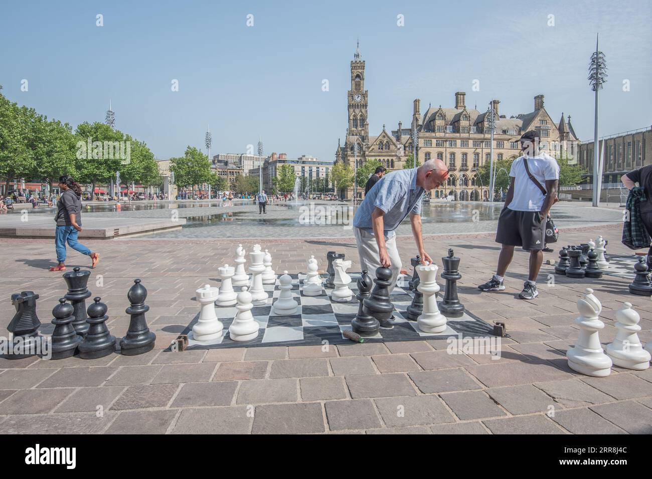Centred on the grade i listed bradford city hall hi-res stock ...