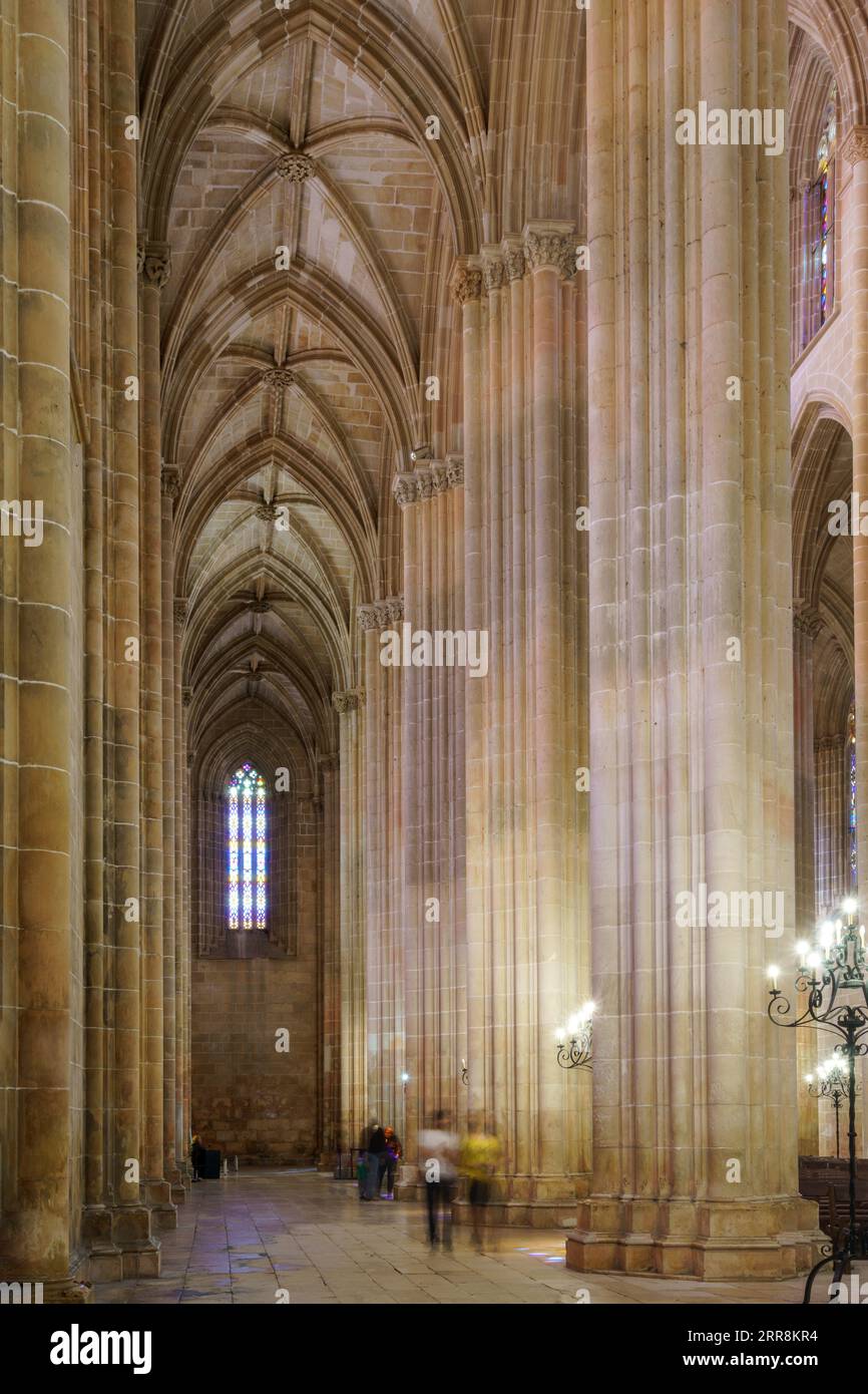 Building columns arch glass hi-res stock photography and images - Alamy