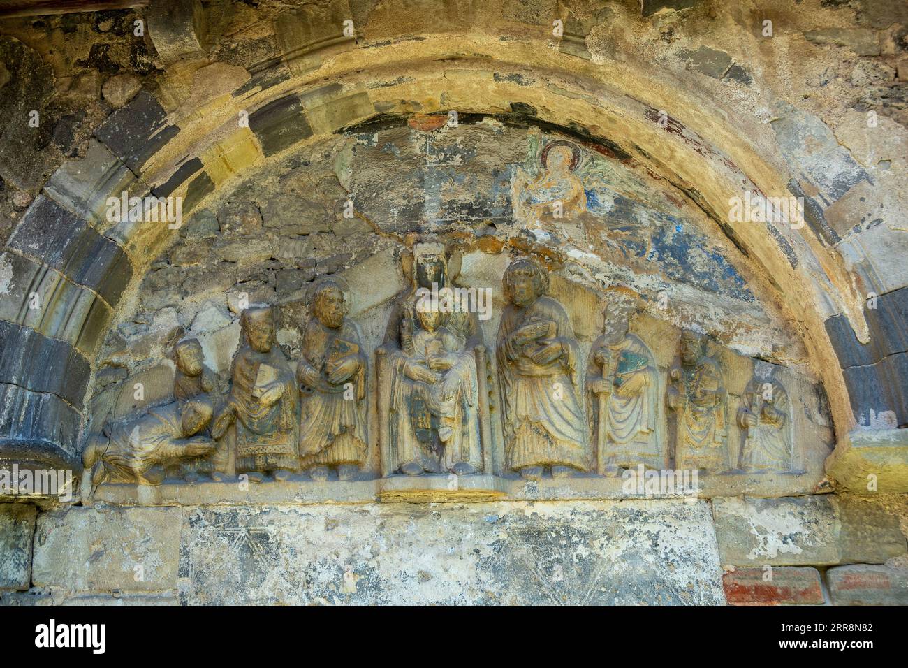 The lintel of the virgin and child hi-res stock photography and images ...