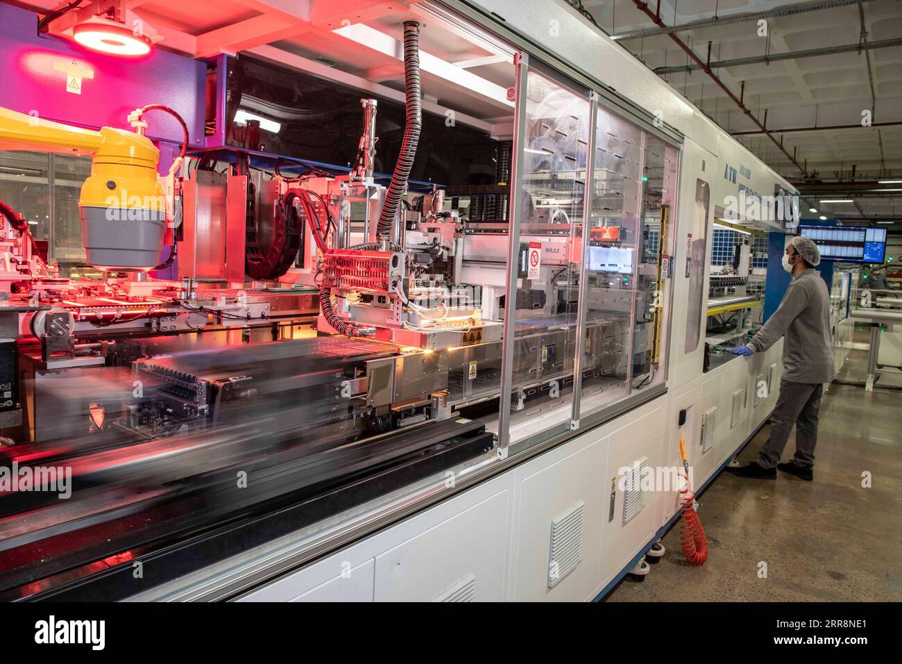 Solar panel factory china hi-res stock photography and images - Alamy