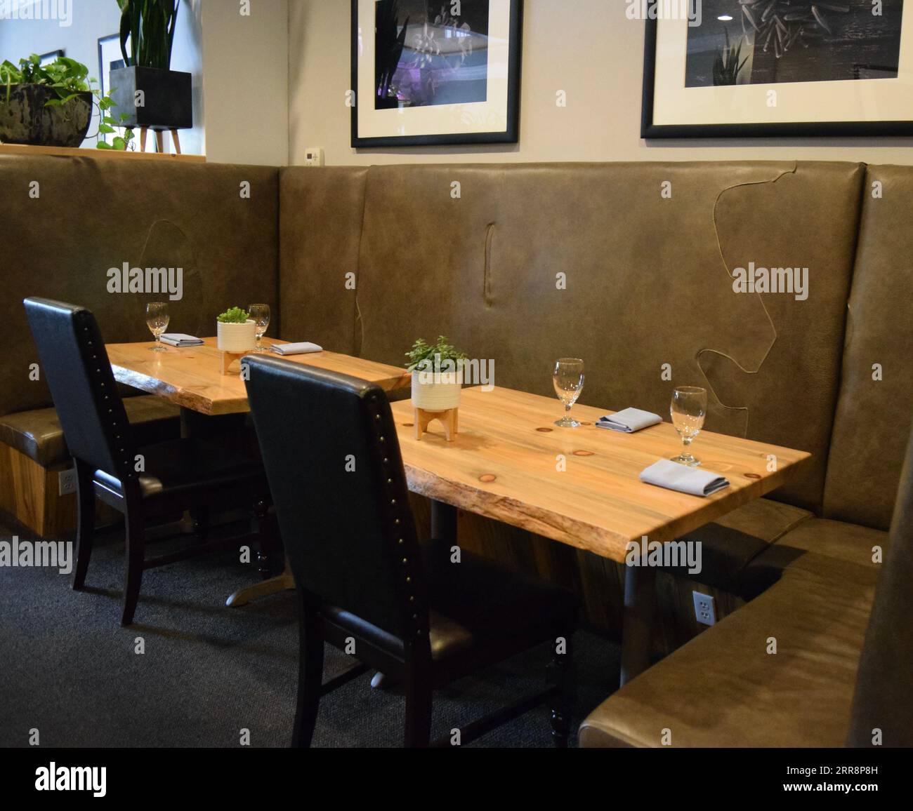 Hostess restaurant table hi-res stock photography and images - Alamy