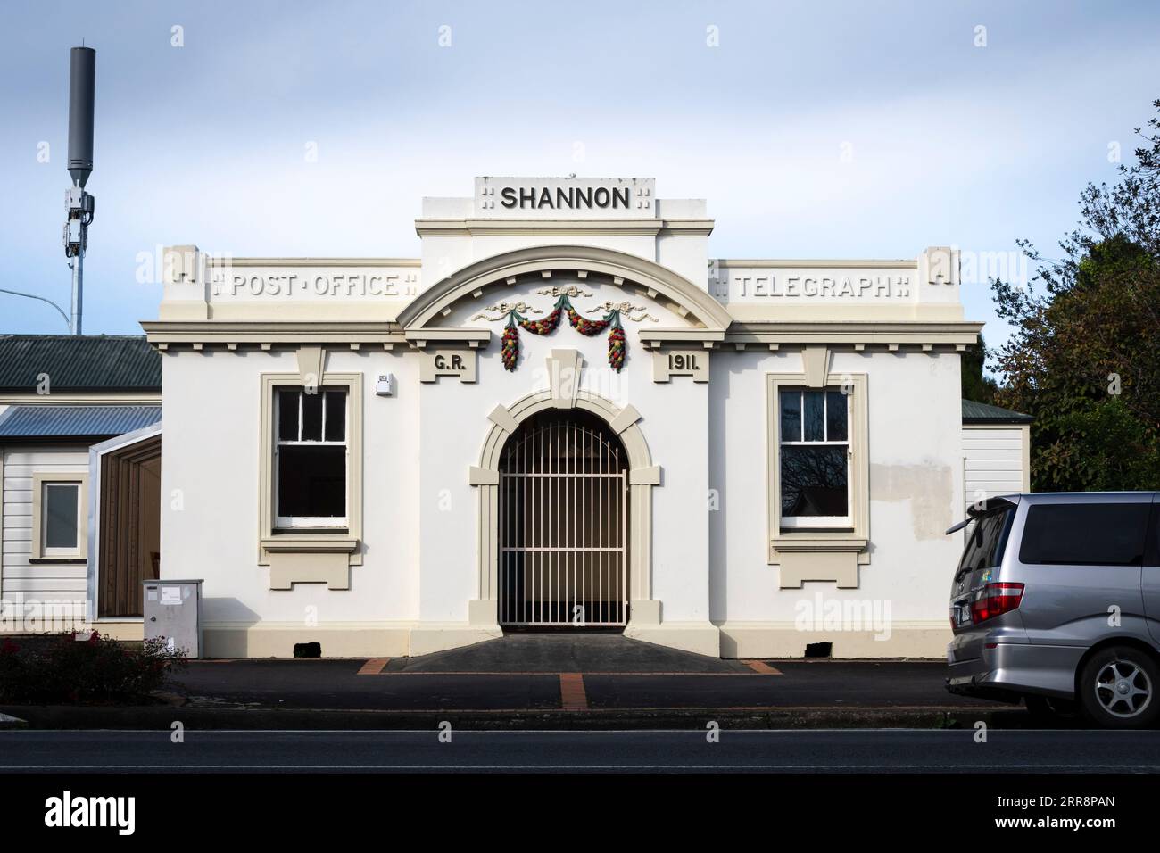 The post office building exterior facade hi-res stock photography and ...