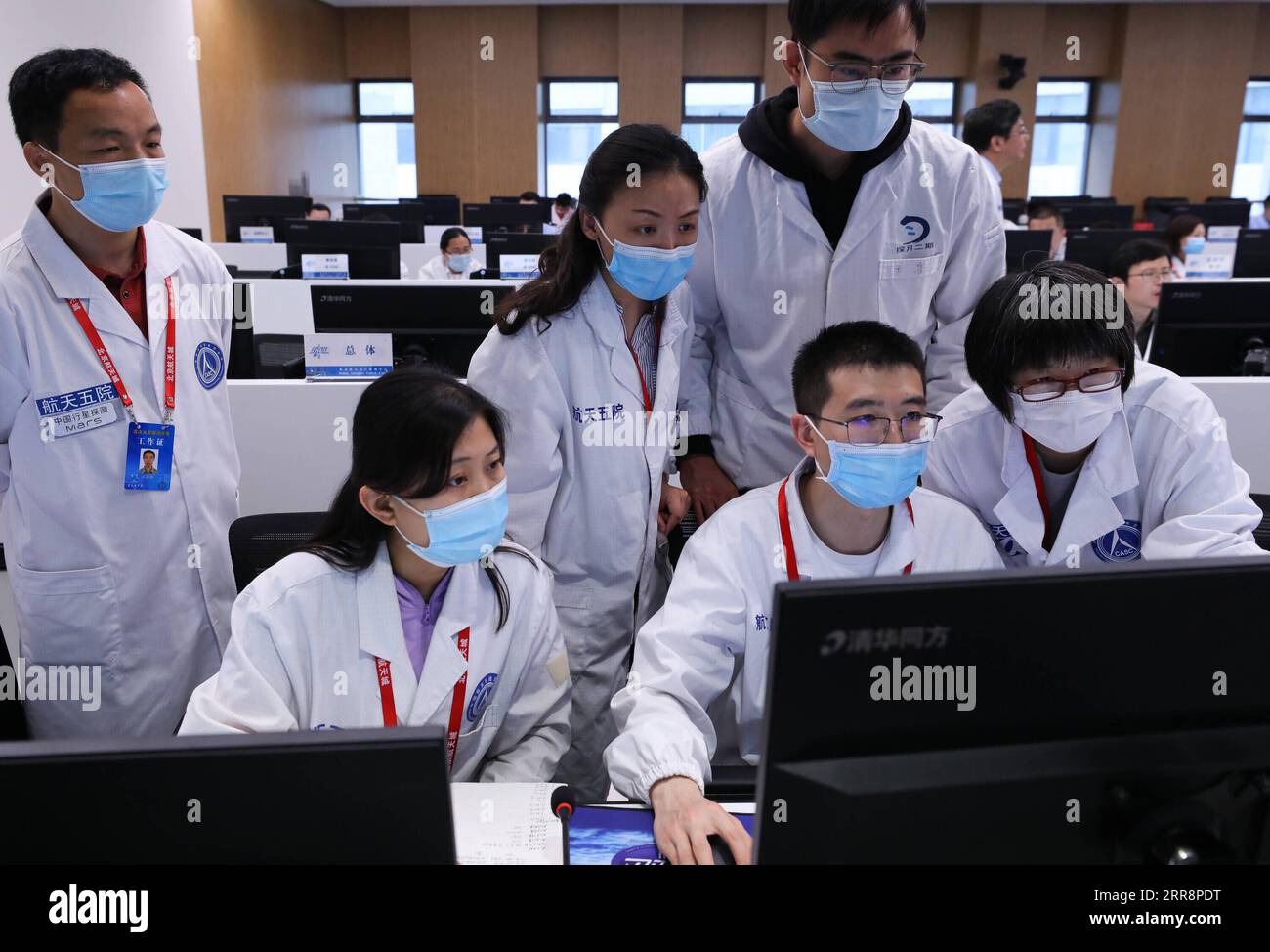 210515 -- BEIJING, May 15, 2021 -- Technical personnel work at the ...