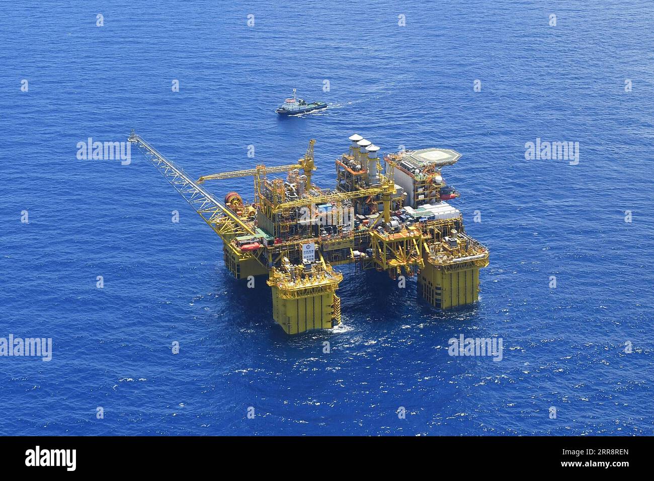 110 tonnes hi-res stock photography and images - Alamy