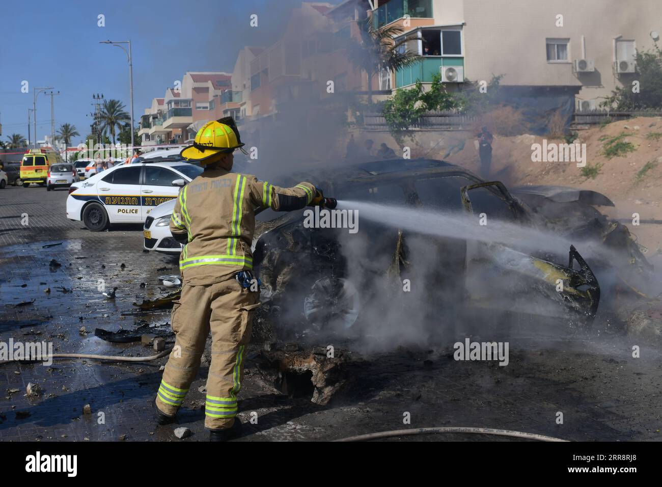 Burning vehicle hi-res stock photography and images - Alamy