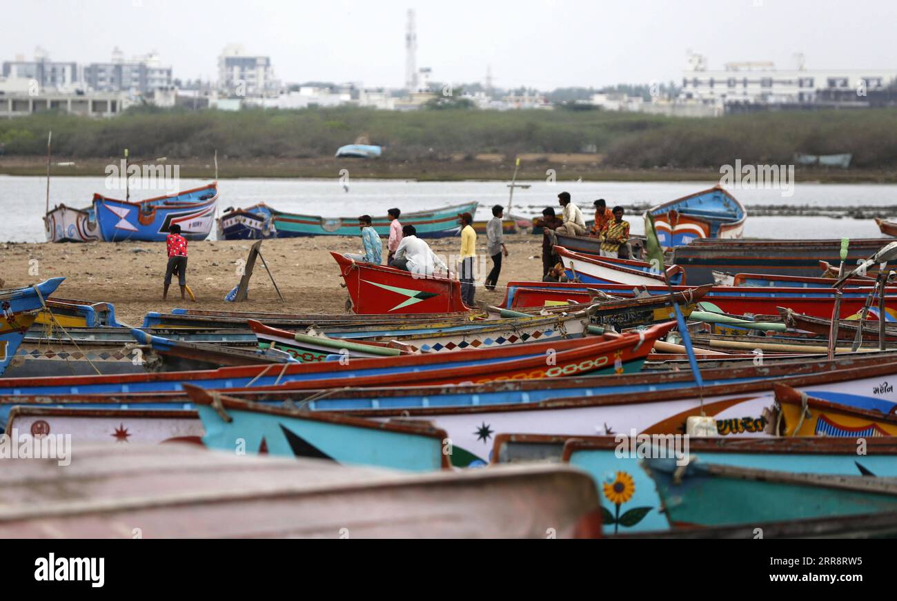 India fishing boats storm hi-res stock photography and images - Alamy