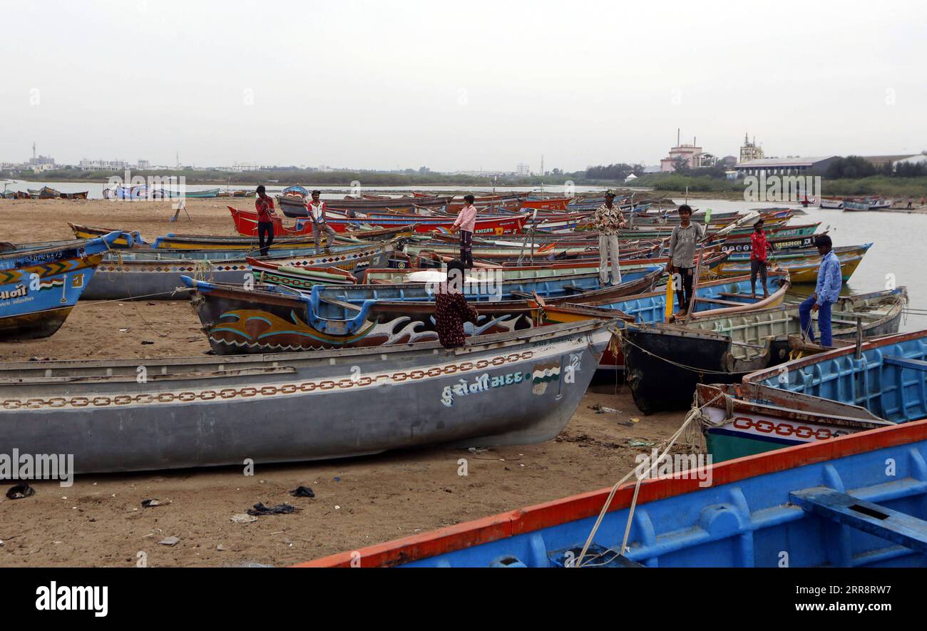 India fishing boats storm hi-res stock photography and images - Alamy