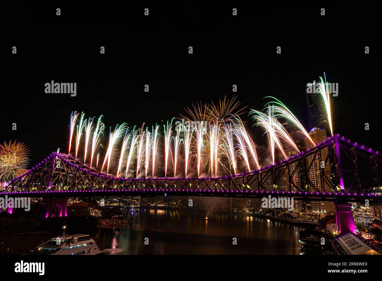2023 Brisbane River Fire Show as seen from Wilson Outlook Reserv Stock ...