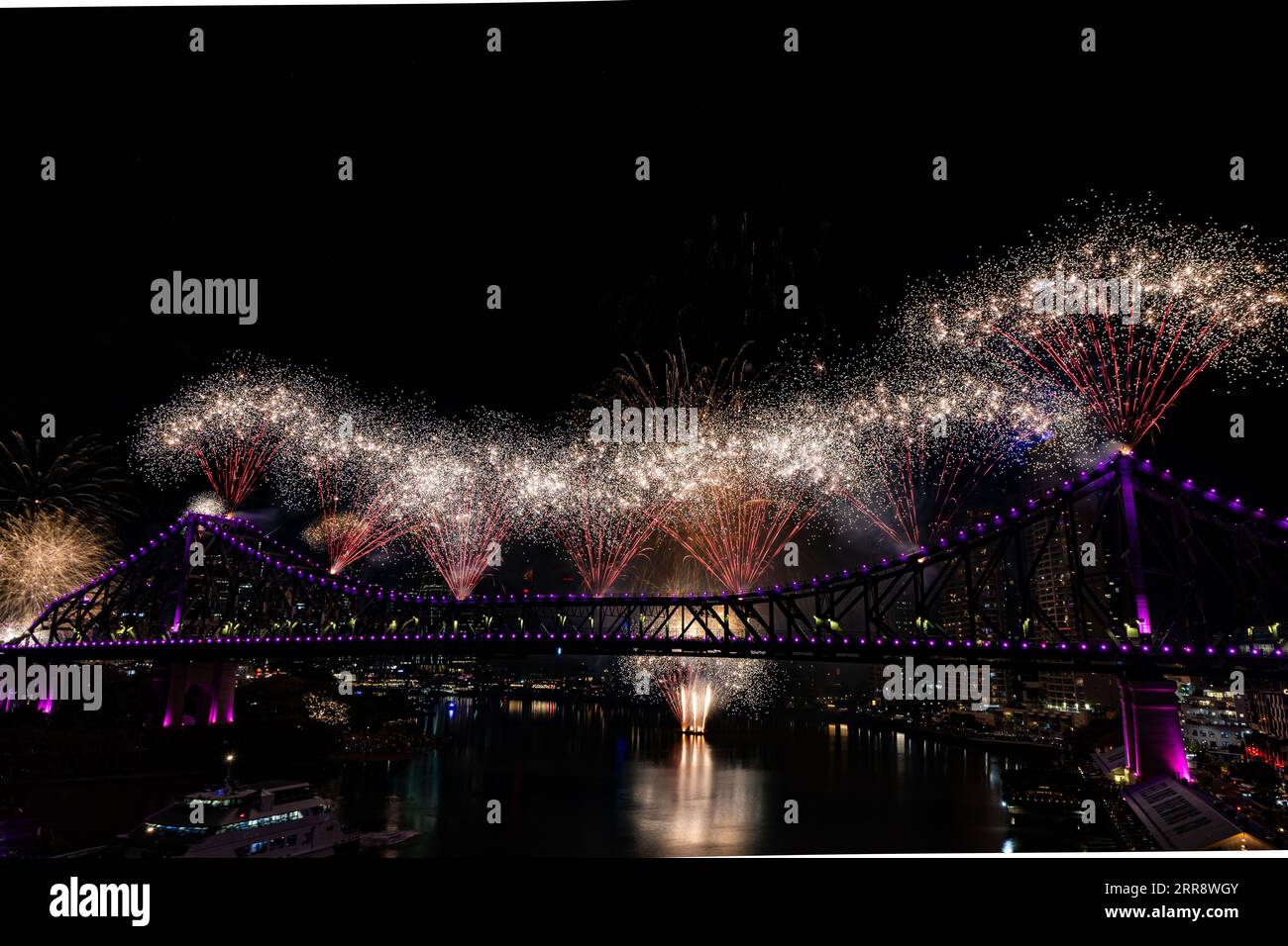 2023 Brisbane River Fire Show as seen from Wilson Outlook Reserv Stock ...