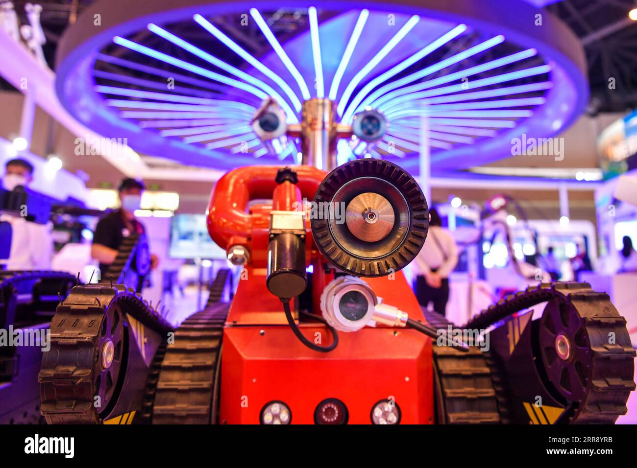 Fire fighting robot hi-res stock photography and images - Alamy
