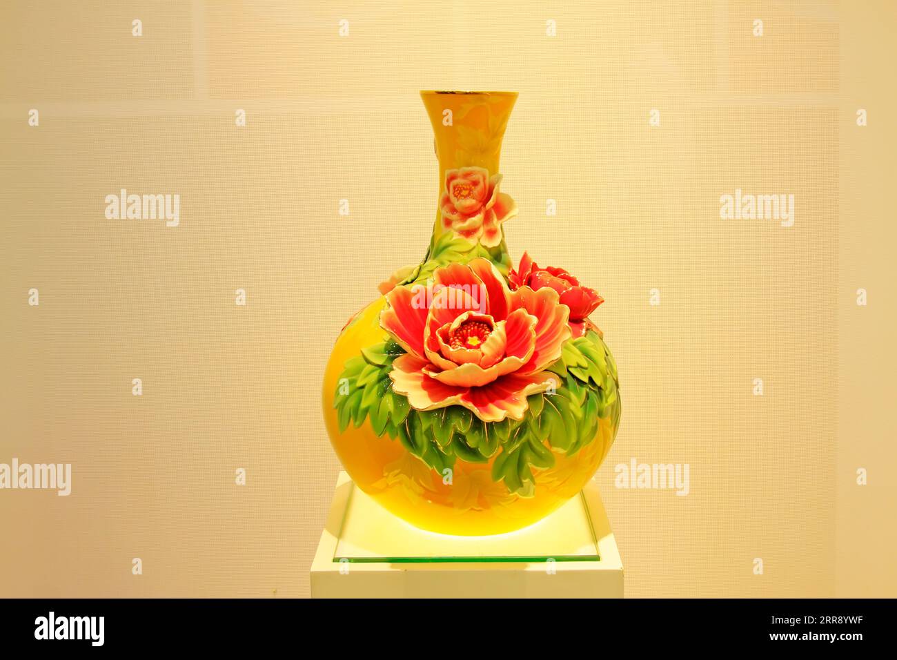 Chinese ceramic arts and crafts Stock Photo - Alamy