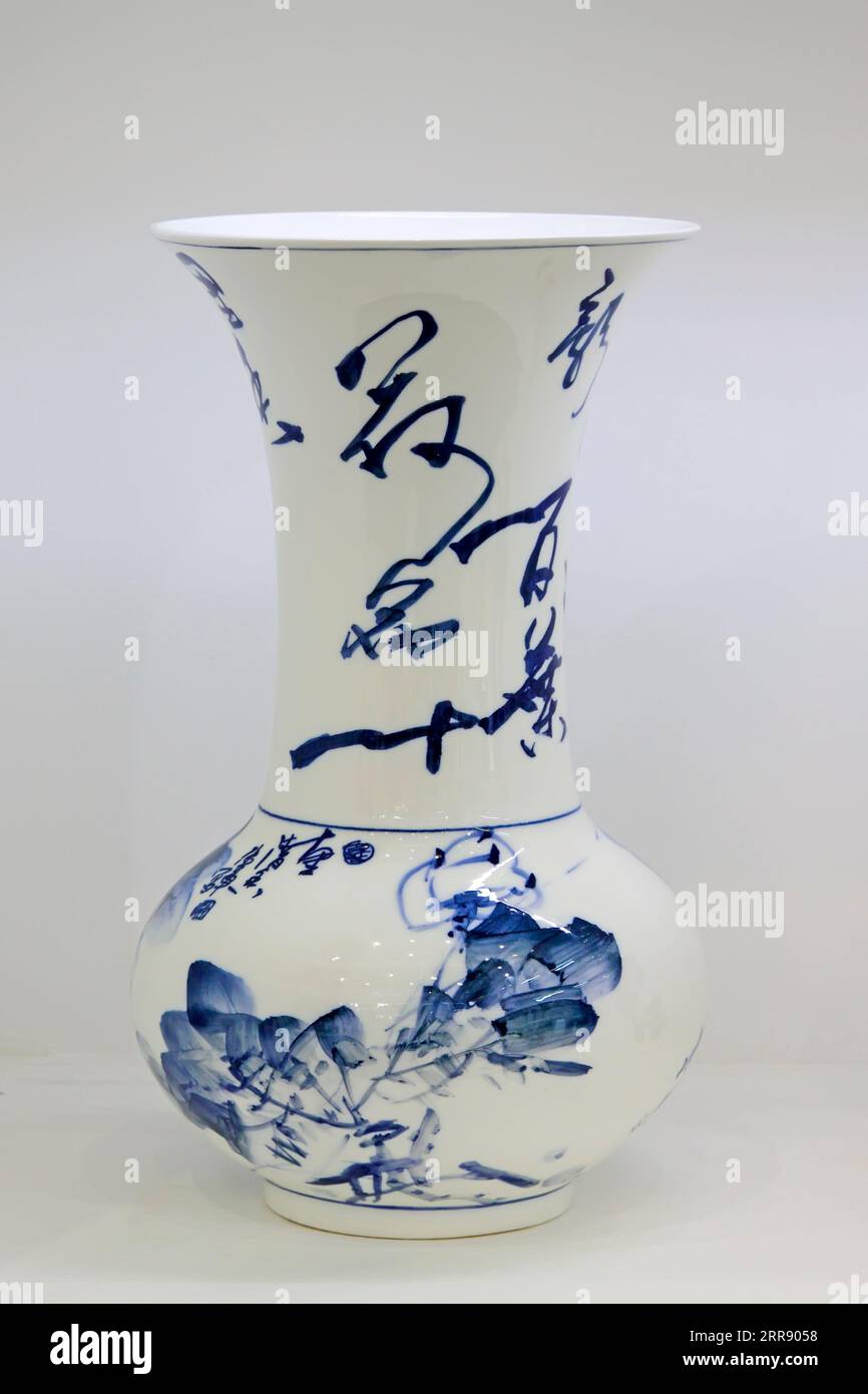 Chinese ceramic arts and crafts Stock Photo - Alamy
