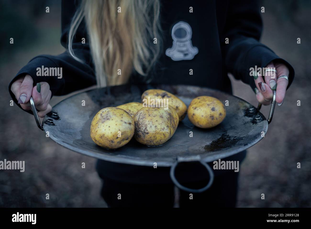 Girls dirty hands hi-res stock photography and images - Alamy