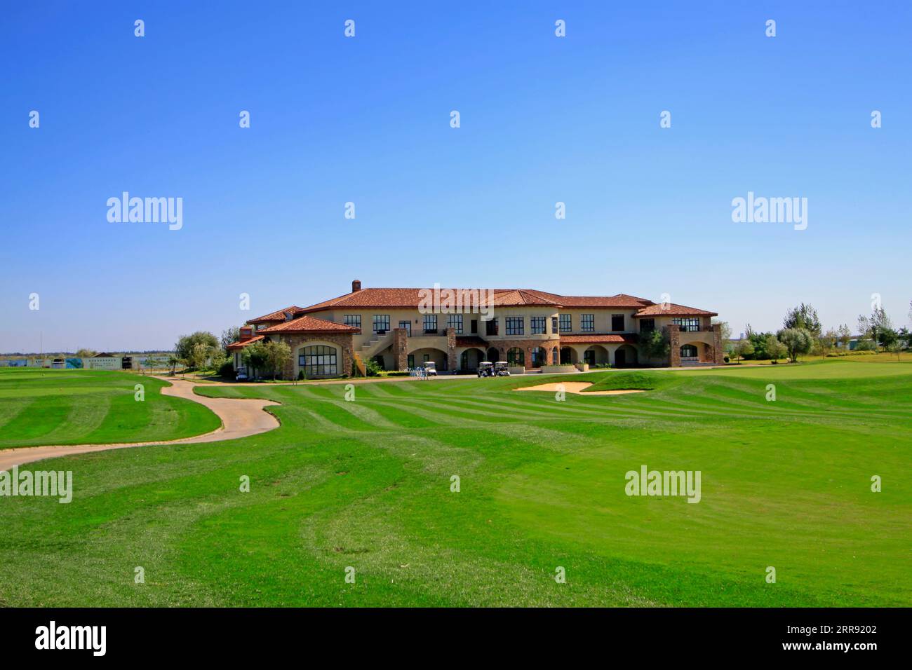 Golfing facilities hi-res stock photography and images - Alamy