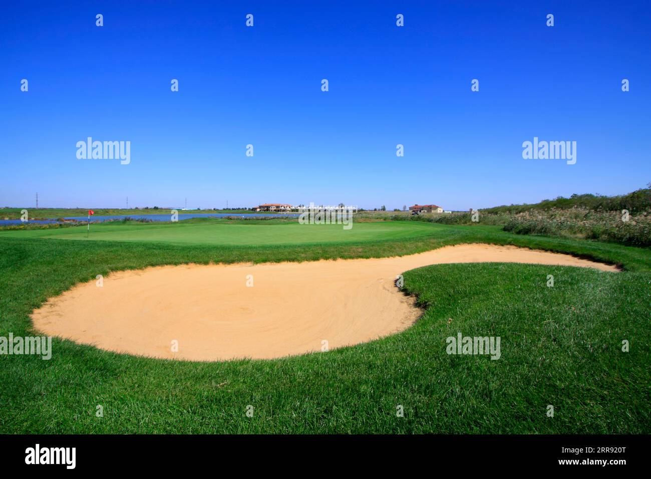 Golf course water features hi-res stock photography and images - Alamy