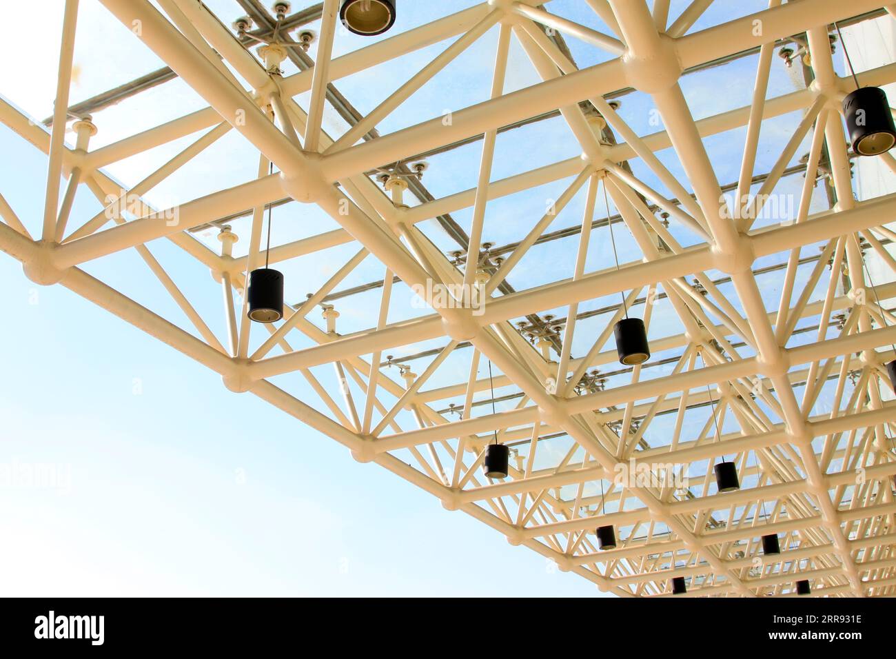 Steel truss and lamps Stock Photo - Alamy
