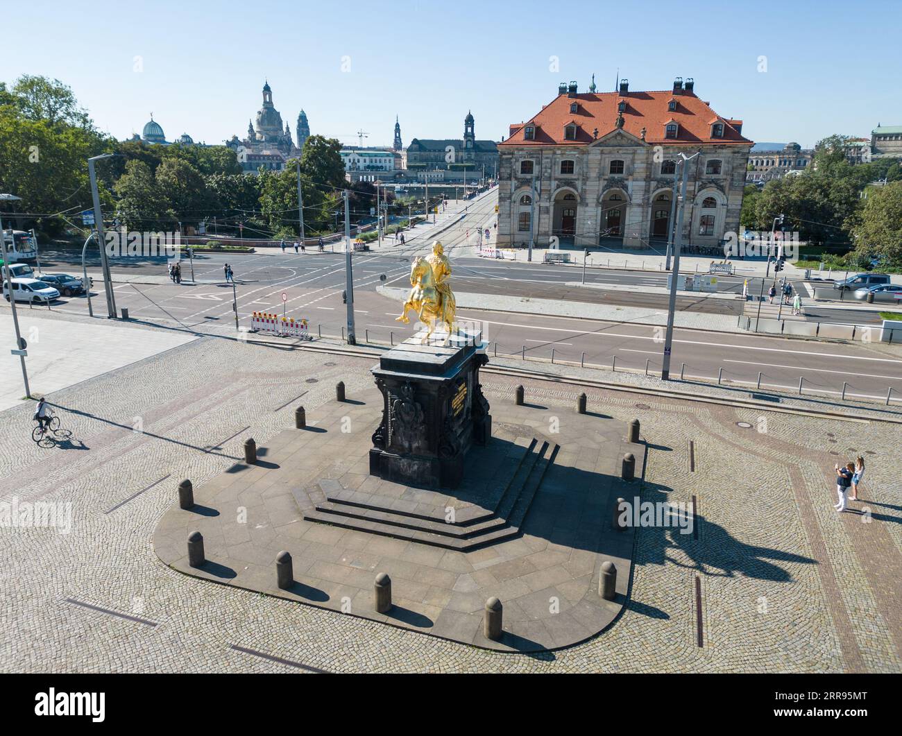 Dresden opera house archive hi-res stock photography and images - Alamy