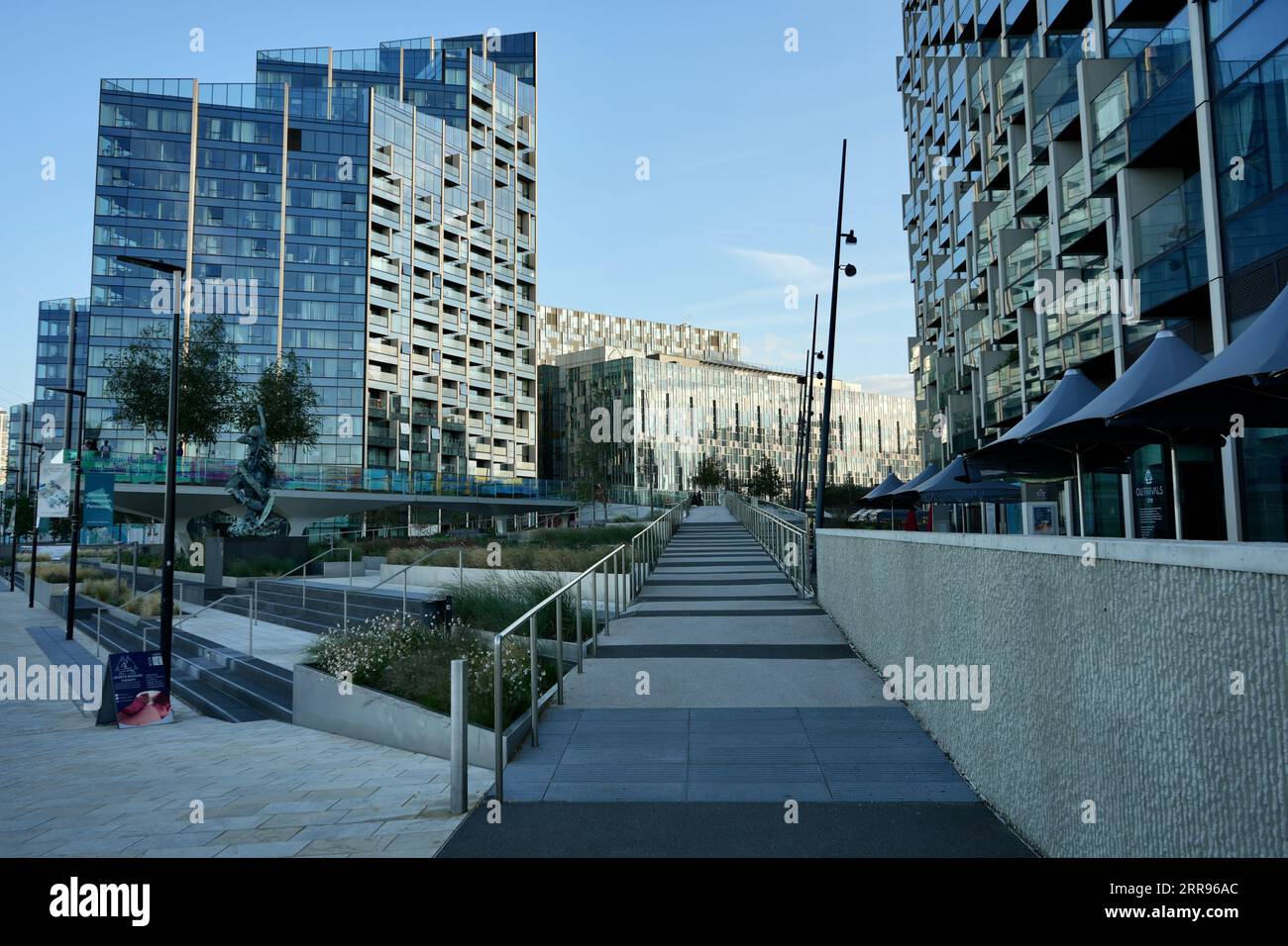 O2 skyscraper hi-res stock photography and images - Alamy
