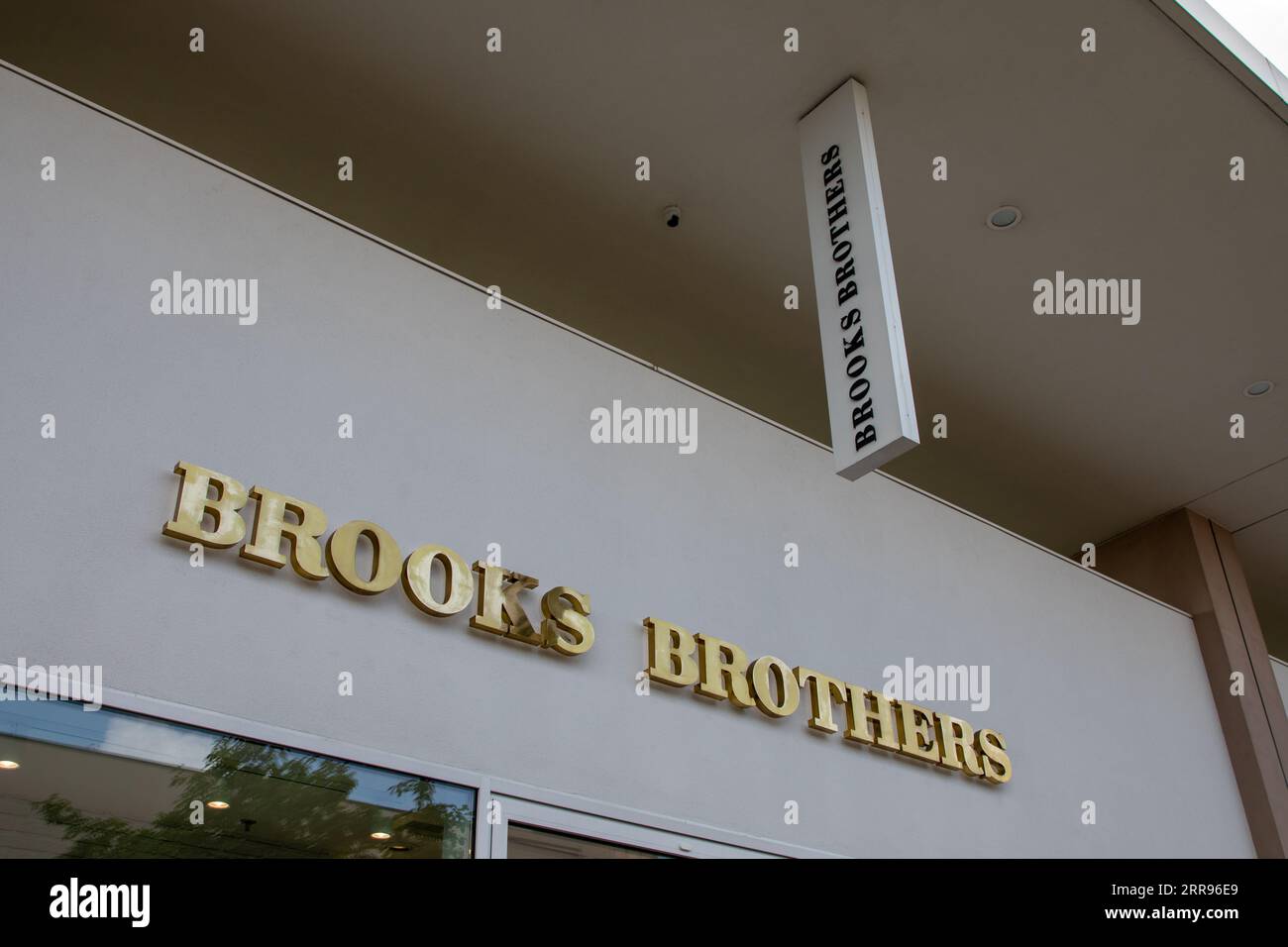 Milan , Italy - 08 29 2023 : brooks brothers sign text facade shop and ...