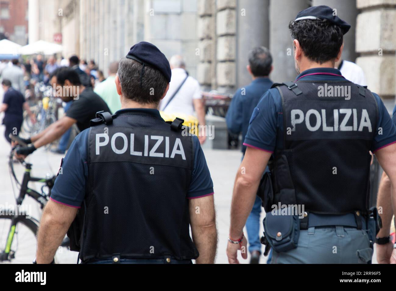 Police uniform italia hi-res stock photography and images - Alamy