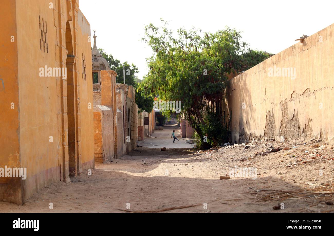 Cemeteries in cairo hi-res stock photography and images - Alamy
