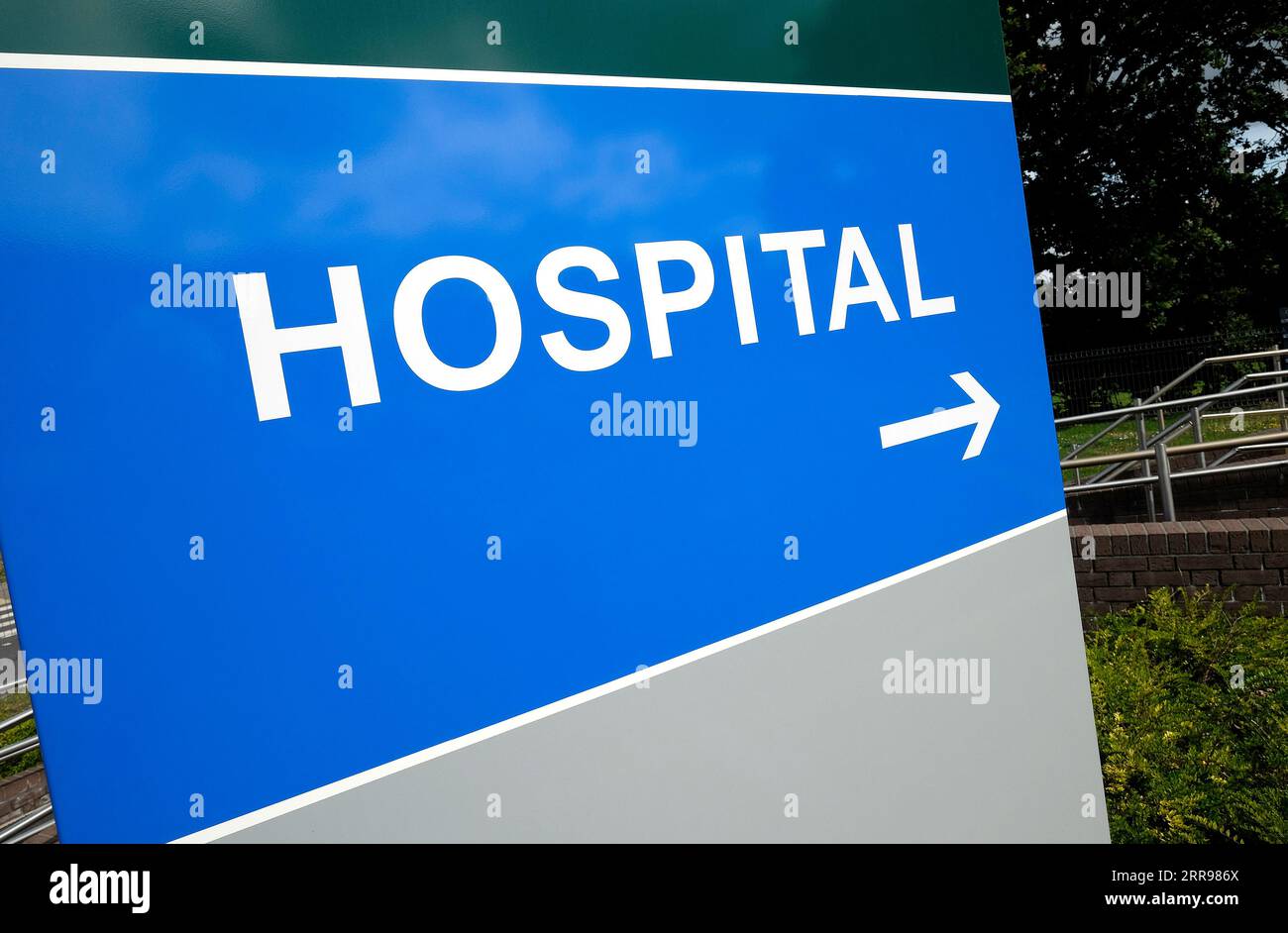 Hospital sign board hi-res stock photography and images - Alamy