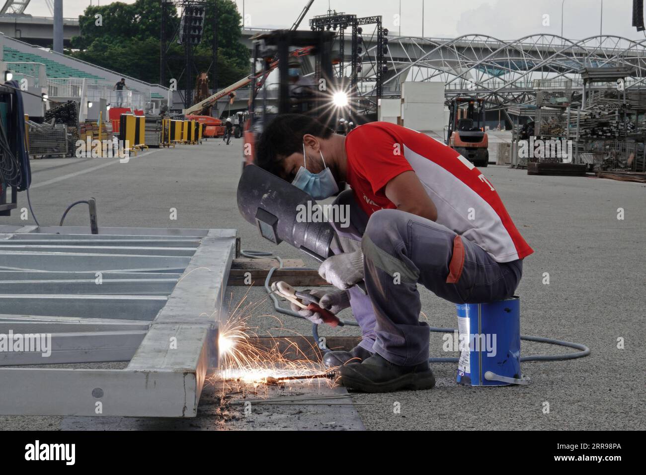 Welding bay hi-res stock photography and images - Alamy