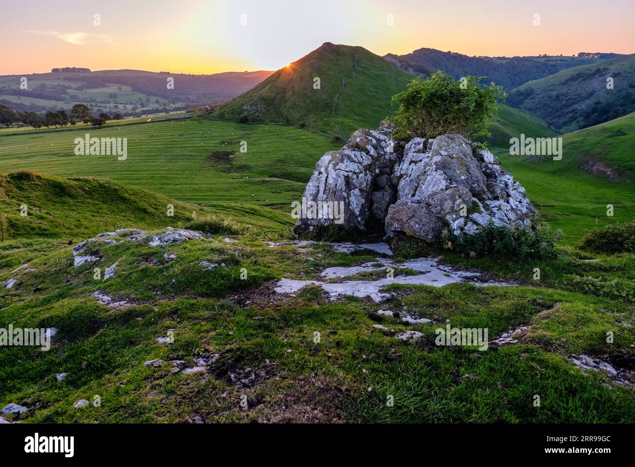 The sun setting behind Thorpe Cloud seen from Hamston Hill, Peak ...