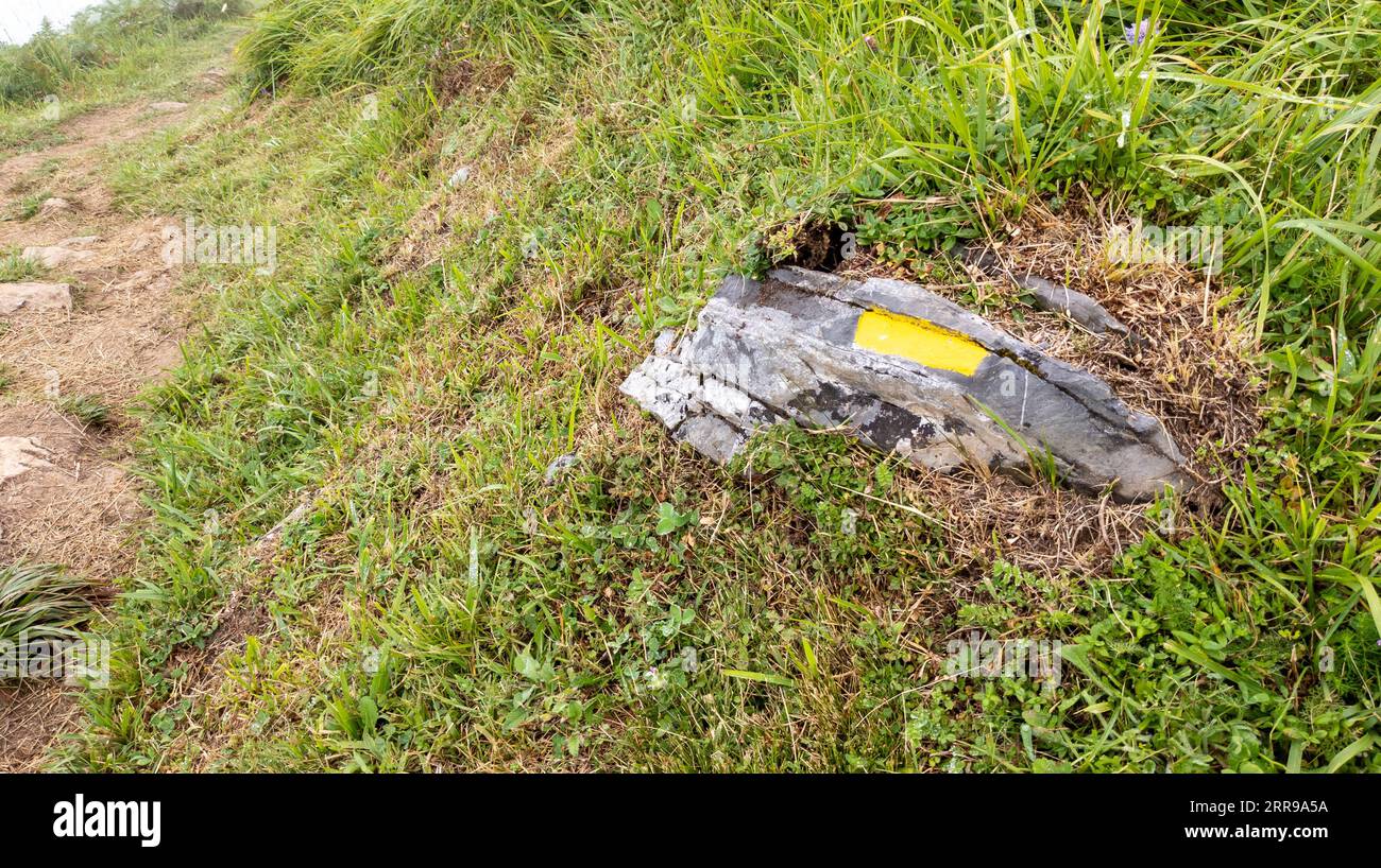 mountain hiking trail signage yellow paint stone line colorful ...