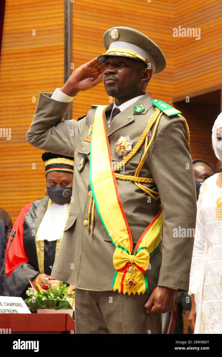 210607 -- BAMAKO, June 7, 2021 -- Assimi Goita salutes the flag of Mali ...