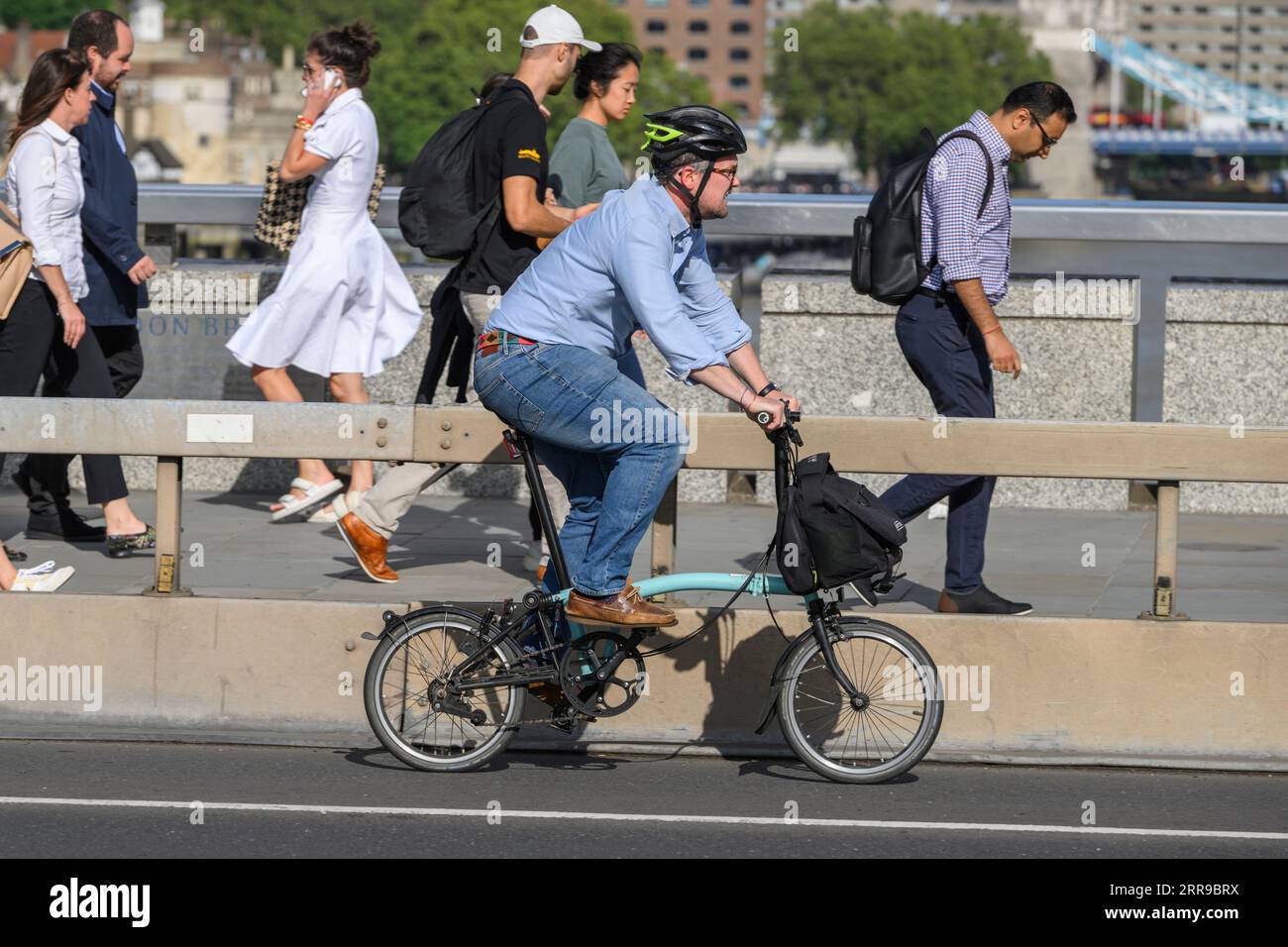 Brompton bike london hi-res stock photography and images - Alamy