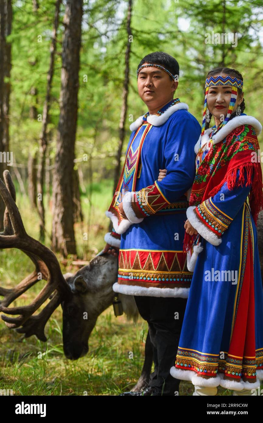 210610 -- GENHE, June 10, 2021 -- The bride and bridegroom pose for a ...