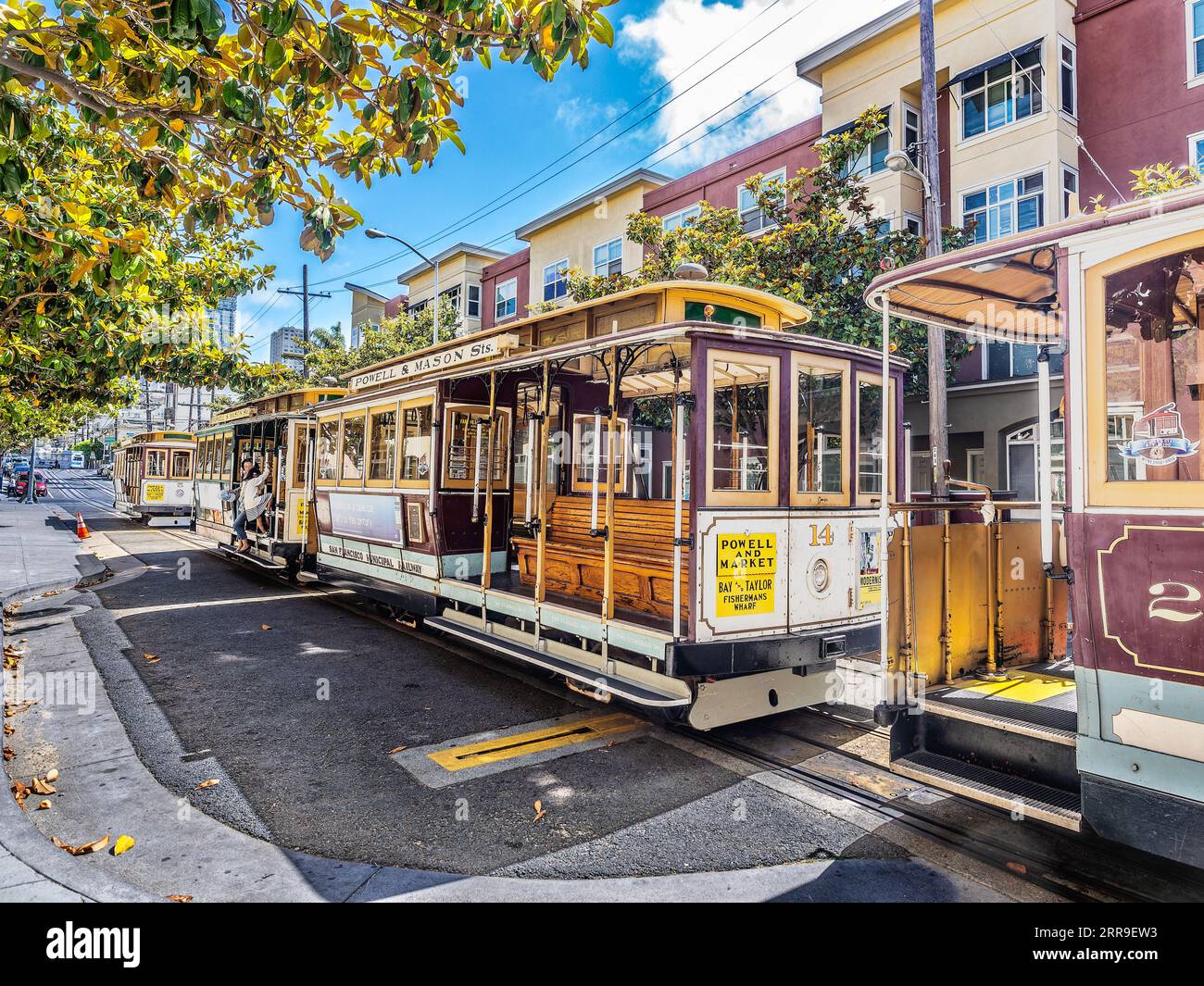 Cable car in downtown san francisco hi-res stock photography and images ...