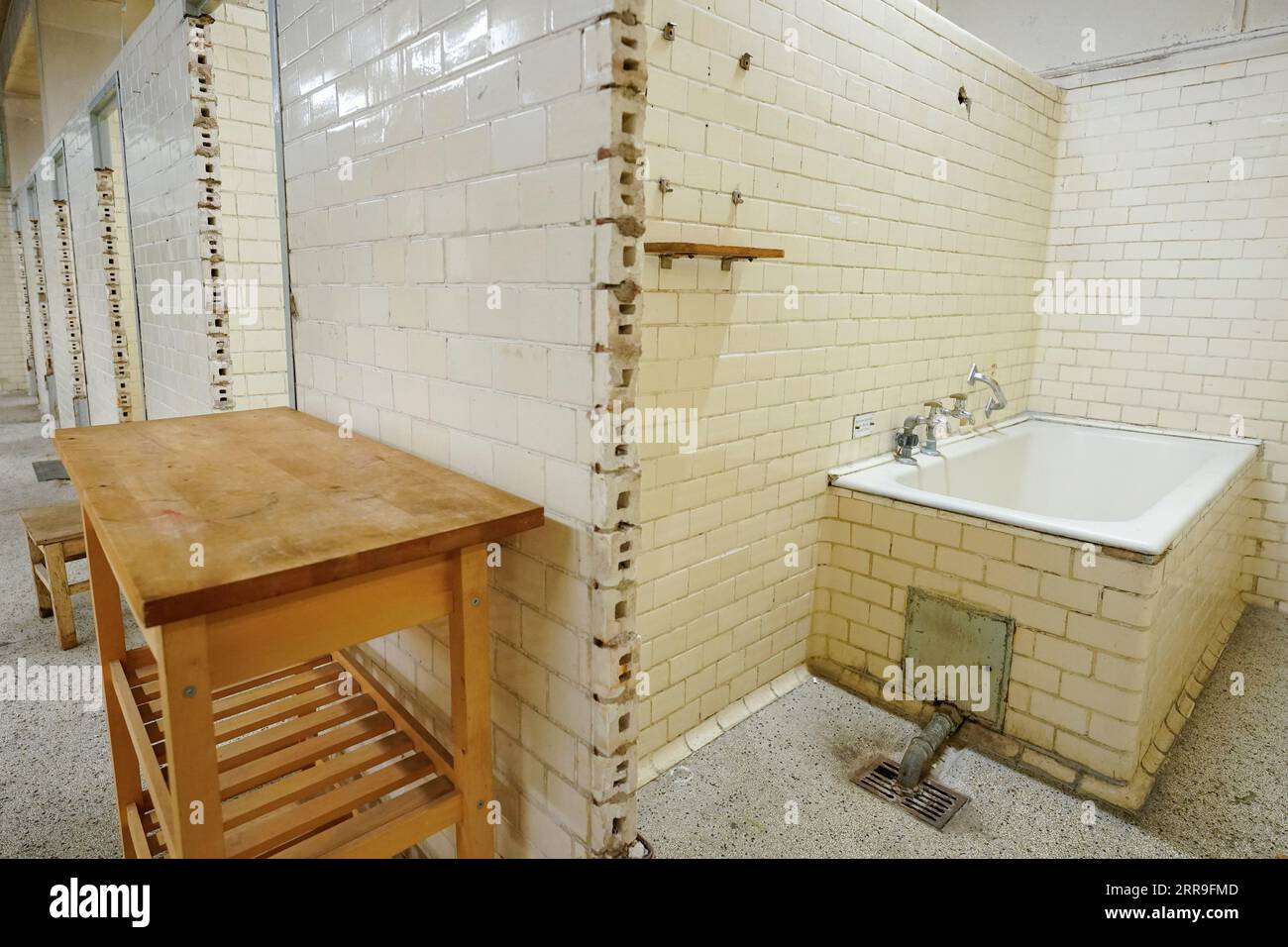 Mannheim, Germany. 07th Sep, 2023. A bathtub stands in a tub cabin in ...