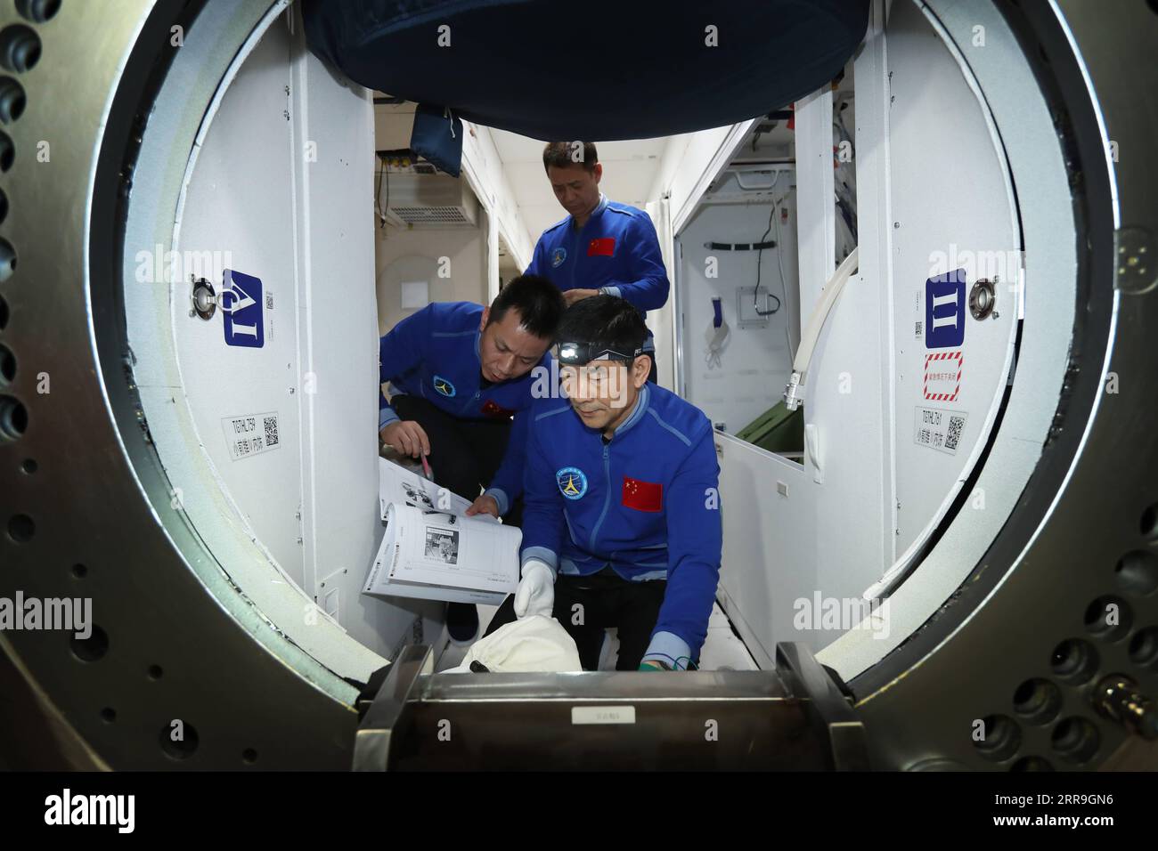 210616 -- JIUQUAN, June 16, 2021 -- Chinese astronauts Nie Haisheng ...