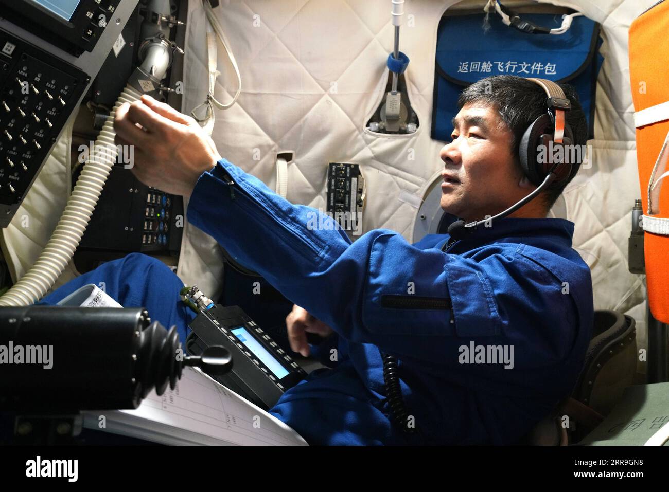 Astronauts training hi-res stock photography and images - Alamy