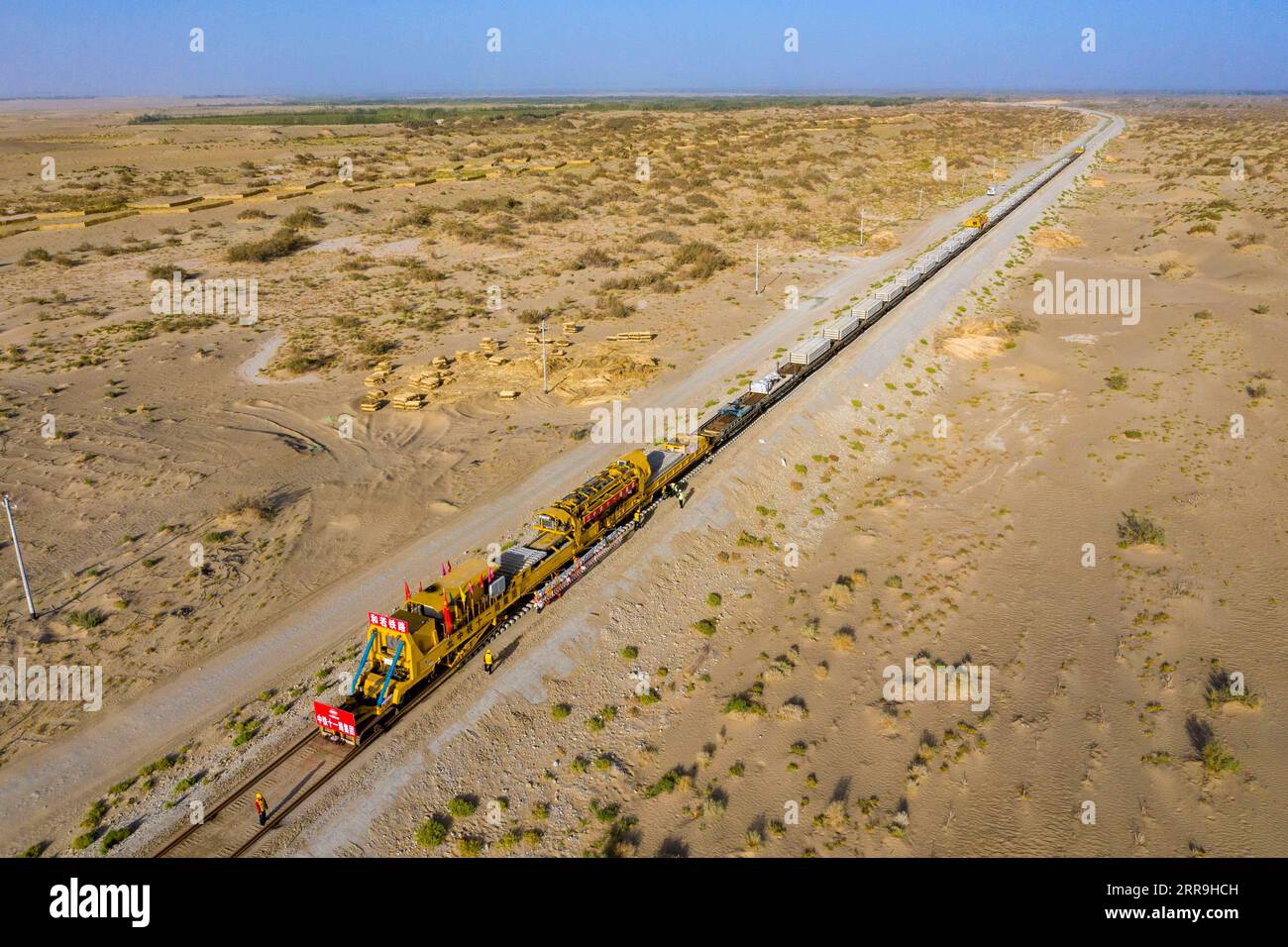 Chinese desert railway hi-res stock photography and images - Alamy